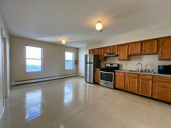 1 Winter St #5, Manville, RI 02838 | Zillow