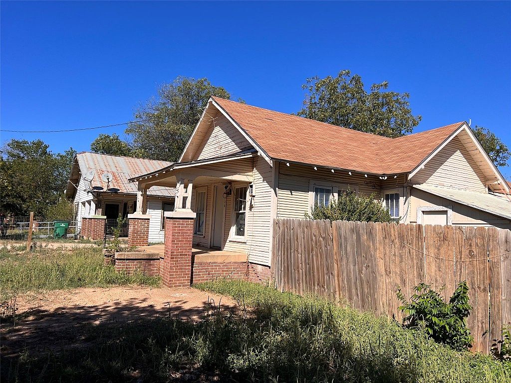 300 N Neches St, Coleman, TX 76834 | MLS #20453841 | Zillow