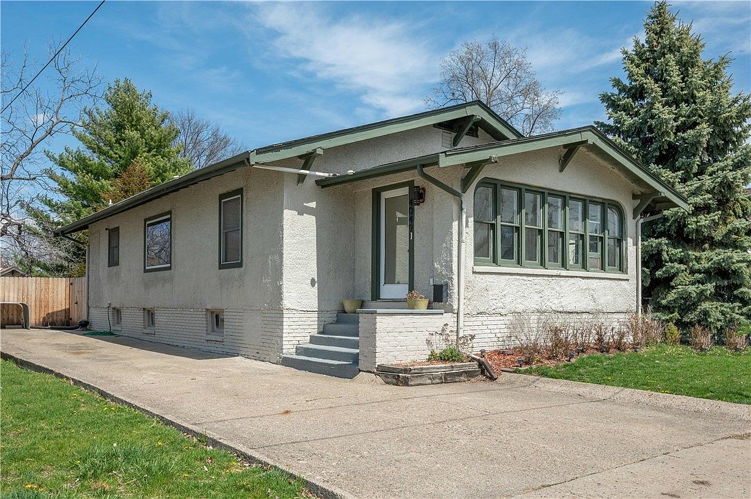 4049 Plainview Dr, Des Moines, IA 50311 | Zillow