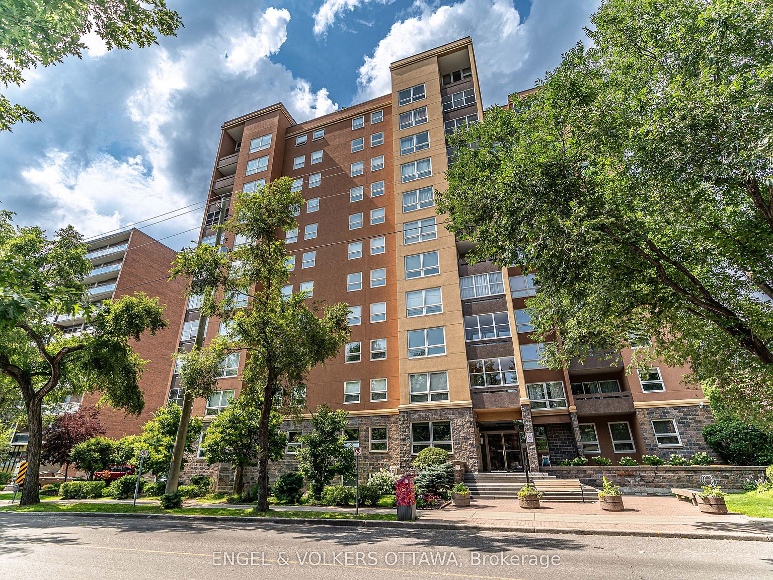 373 Laurier Ave E #906, Ottawa, ON K1N 8X6 | MLS #X12120913 | Zillow