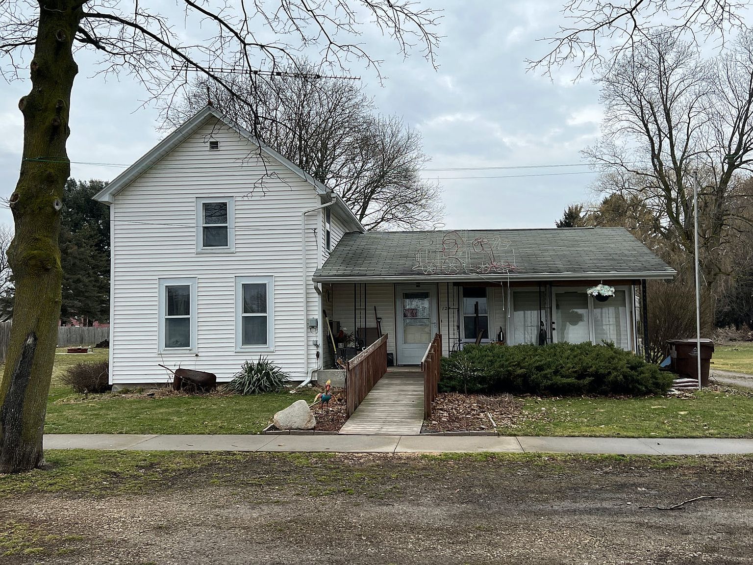 127 E Elm St, Elsie, MI 48831 | Zillow