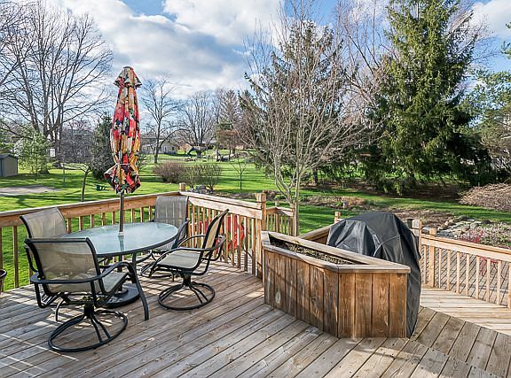 2446 Glengarry Rd, Jackson, MI 49203 | Zillow