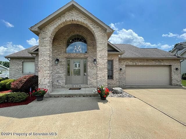 925 Katherine Dr, Jessup, PA 18434 | Zillow