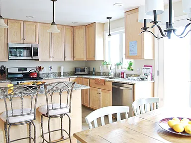 31 Bacon LLC - 31-33 Bacon St Watertown MA | Zillow