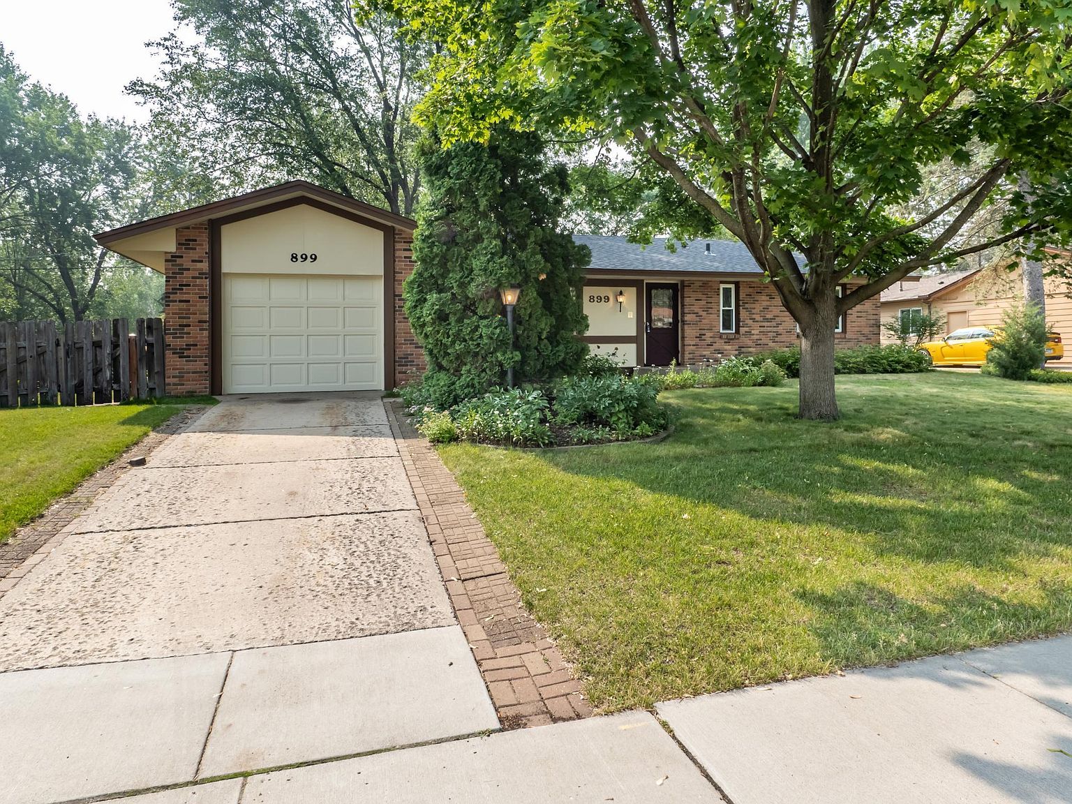 899 Redwood Dr, Apple Valley, MN 55124 | Zillow