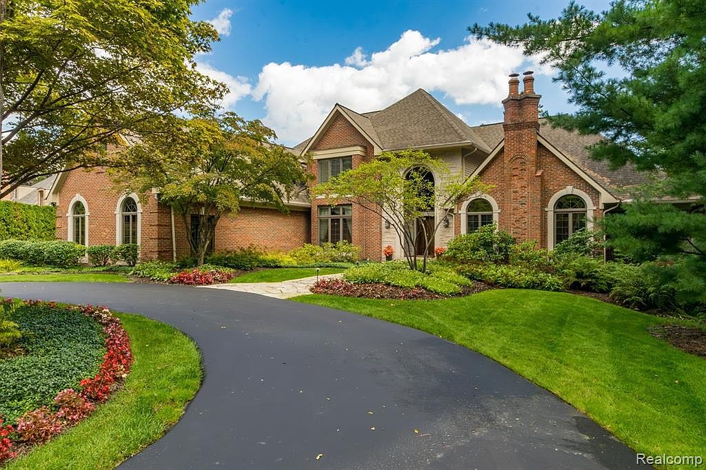 5547 Lake Ridge Dr, Brighton, MI 48116 | MLS #20230086928 | Zillow