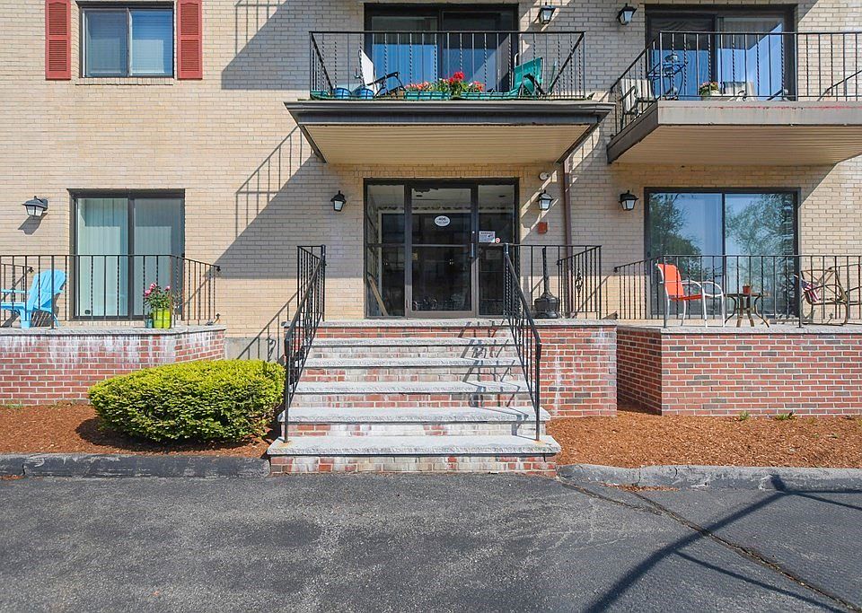 Flax Pond Condominiums - 406 Broadway Lynn MA | Zillow