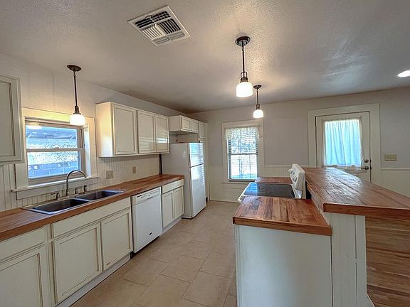 304 E Avenue B, Alpine, TX 79830 | MLS #149486 | Zillow