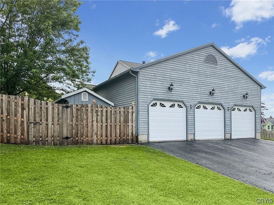 5788 Innsbruck Rd, East Syracuse, NY 13057 | Zillow