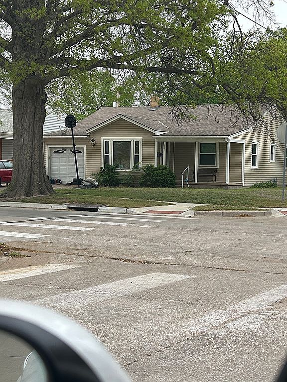 1656 S Green St, Wichita, KS 67211 | Zillow