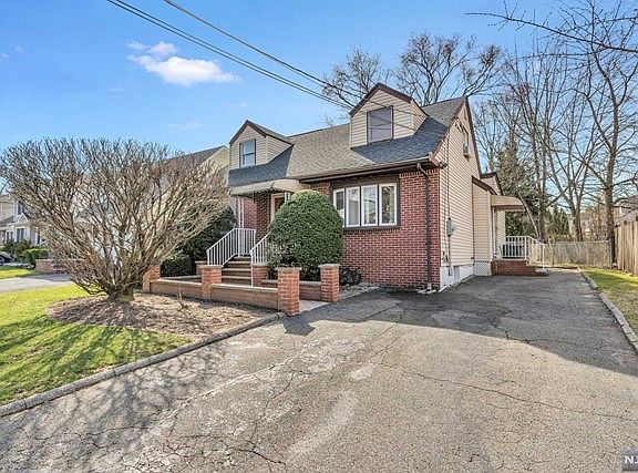 82 Surrey Ln, Bergenfield, NJ 07621 | MLS #24007614 | Zillow