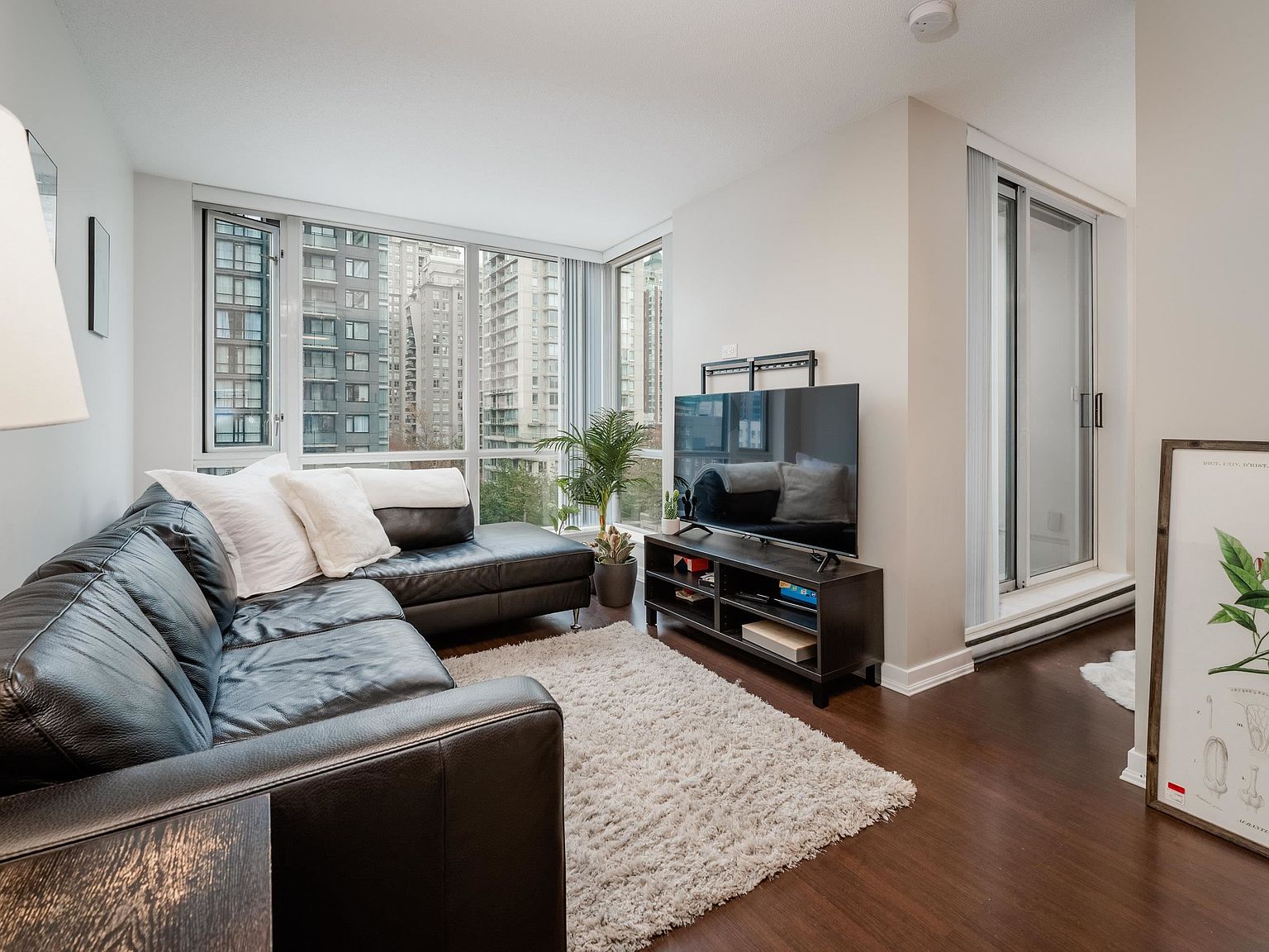 1082 Seymour St #905, Vancouver, BC V6B 1X9 | Zillow
