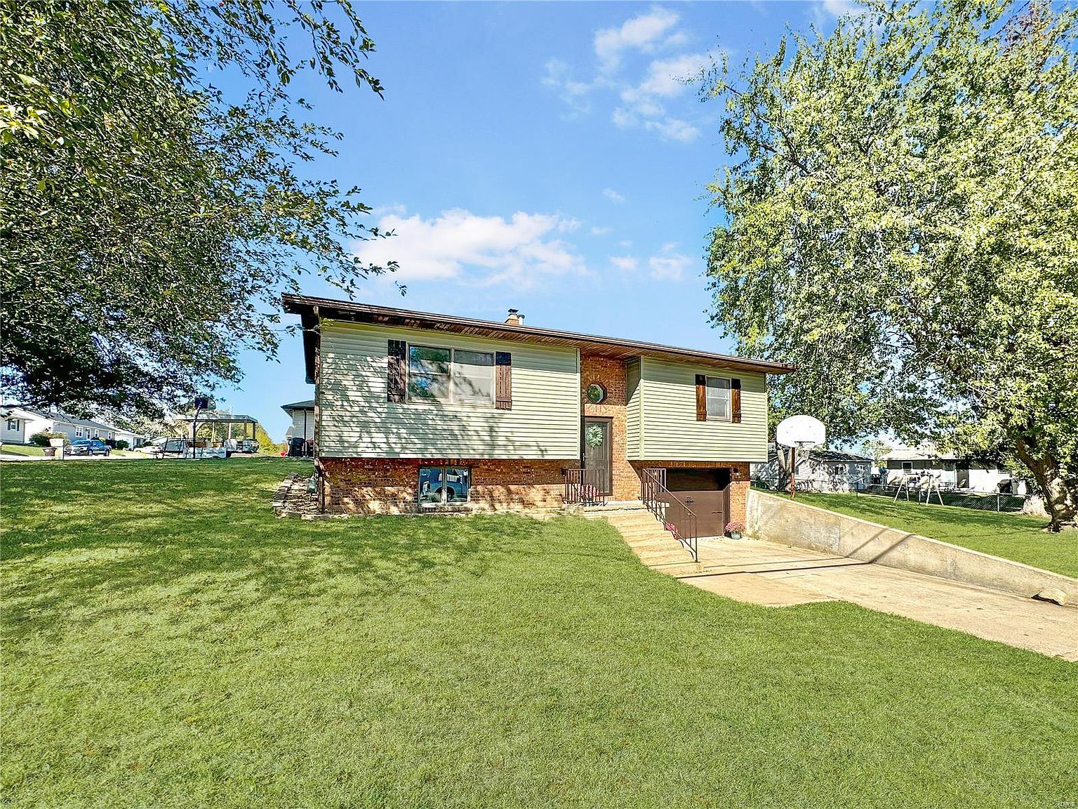 308 Oakview Dr, Palmyra, MO 63461 | Zillow