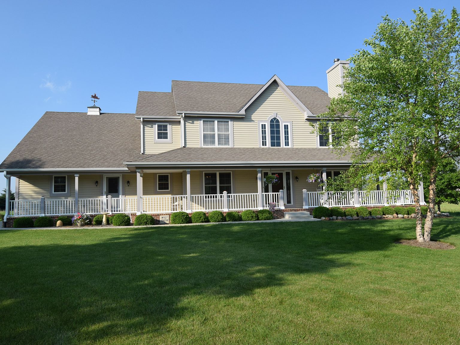 W327S4150 Spring Ridge Ct, Waukesha, WI 53189 | Zillow