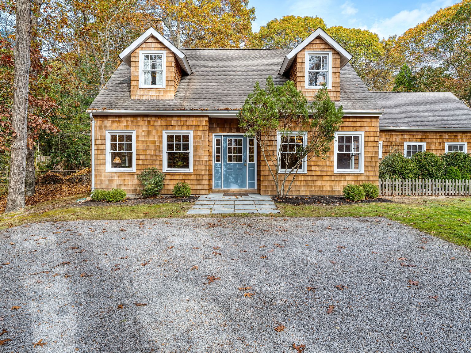 69 Manor Ln N, East Hampton, NY 11937 | Zillow