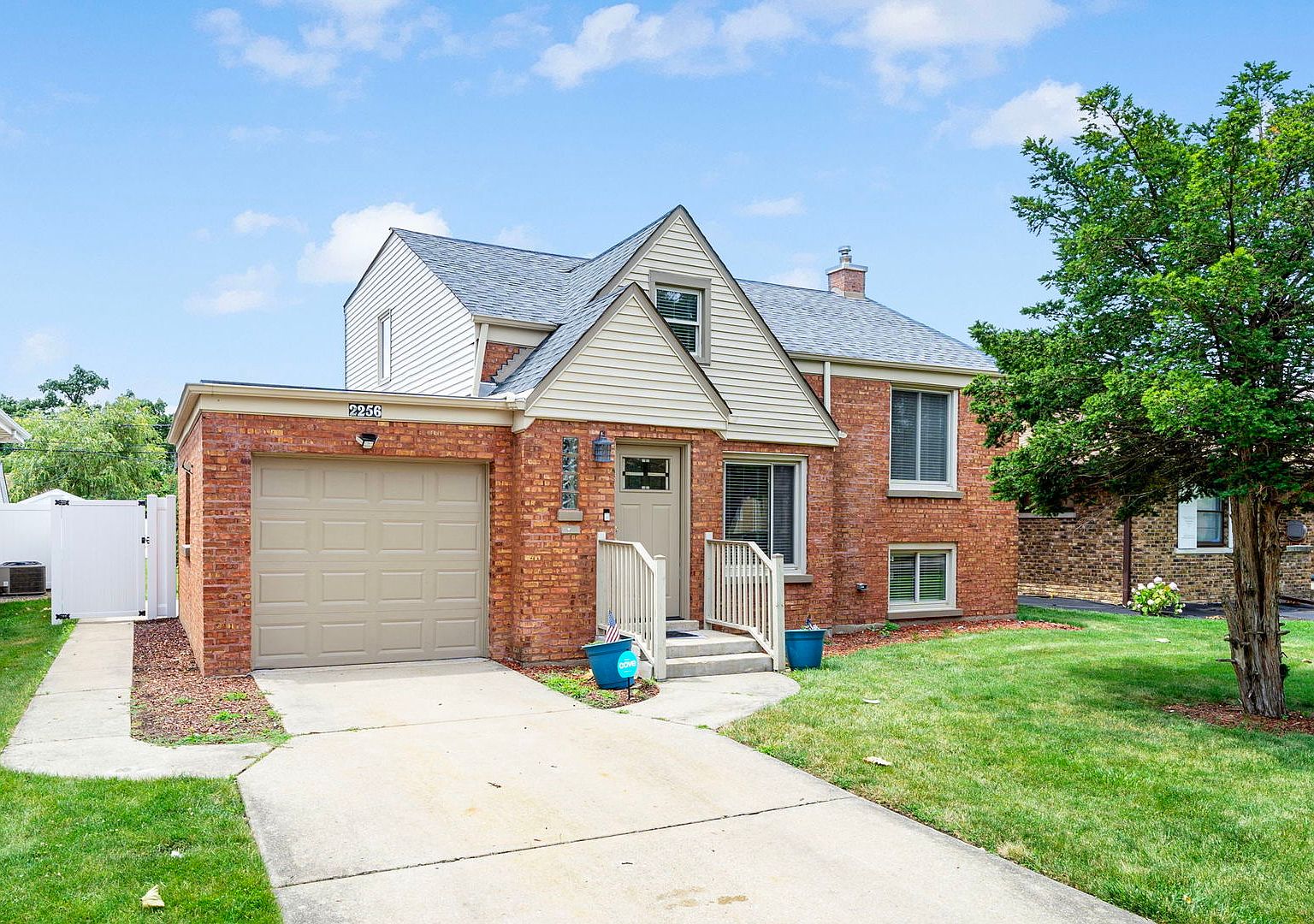 2256 S 18th Ave, North Riverside, IL 60546 | MLS #12102036 | Zillow