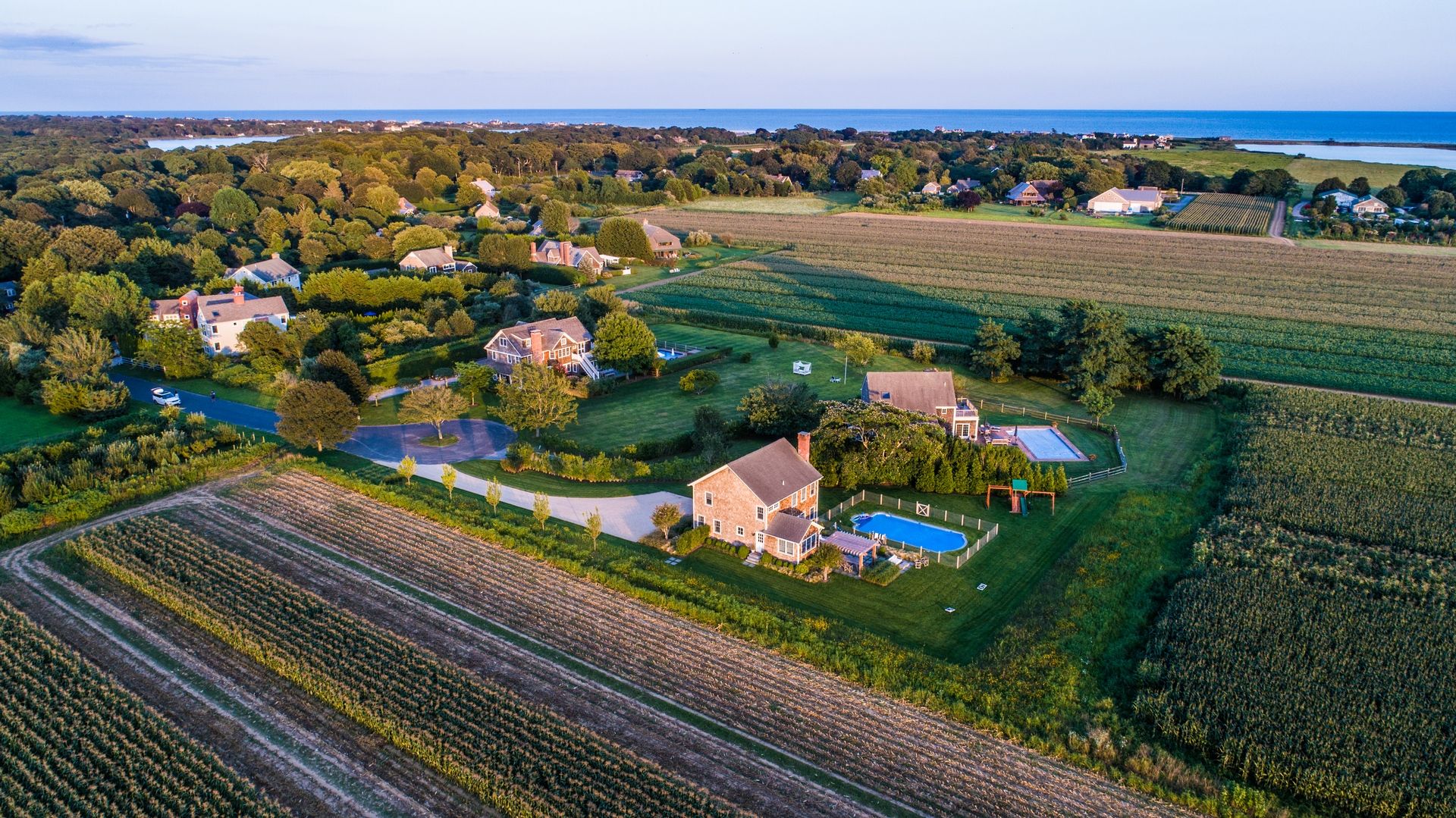 4 Osborn Farm Ln, Wainscott, NY 11975 | Out East