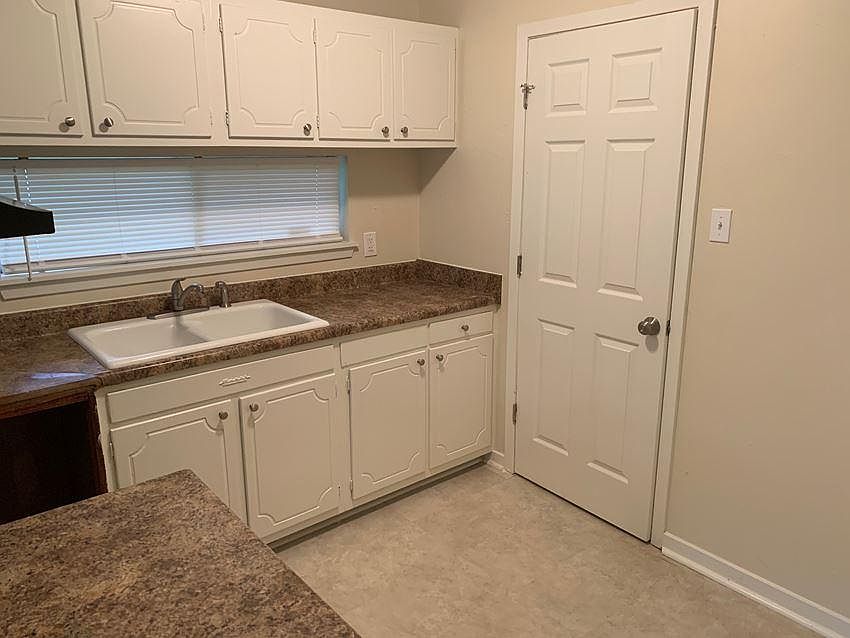 2446 Overbrook Dr, Jackson, MS 39213 | Zillow