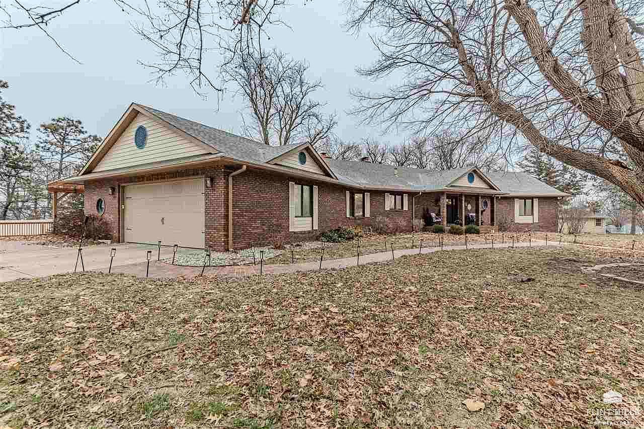 815 S Adams St, Junction City, KS 66441 | Zillow