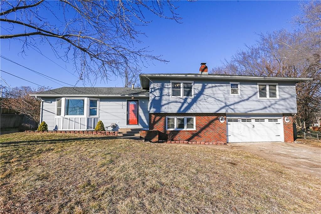 1900 E Elm St, Harrisonville, MO 64701 | Zillow