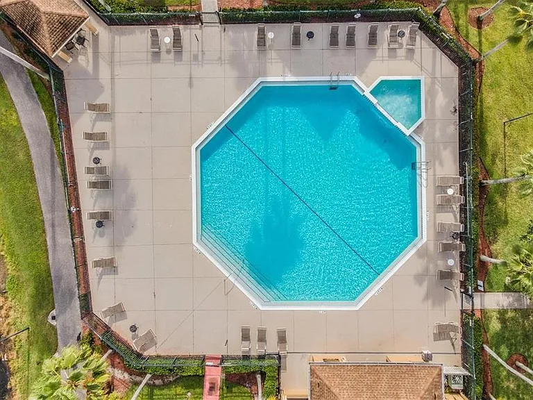 9156 Lake Chase Island Way Apt 9156, Tampa, FL 33626 | HotPads