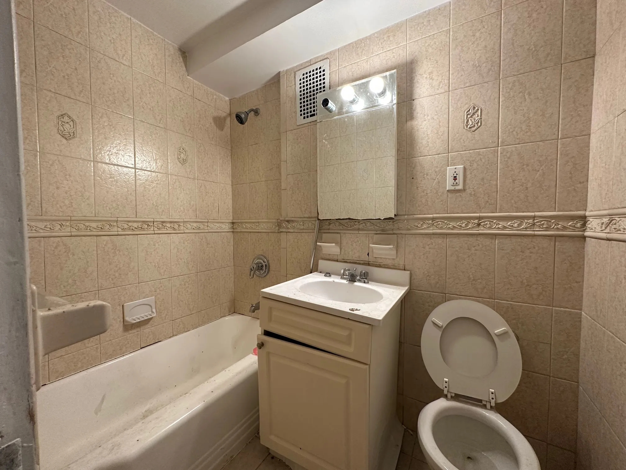 164-20 Highland Avenue #2C in Jamaica Hills, Queens | StreetEasy