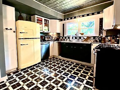 2 Hively St, Eureka Springs, AR 72632 | Zillow