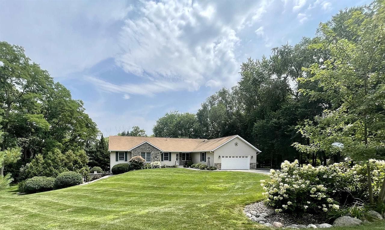6262 North Lochwood Drive, Janesville, WI 53545 | MLS #1963334 | Zillow
