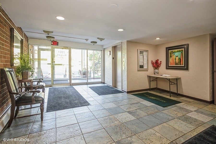 2201 S Stewart Ave APT 1H, Lombard, IL 60148 | Zillow