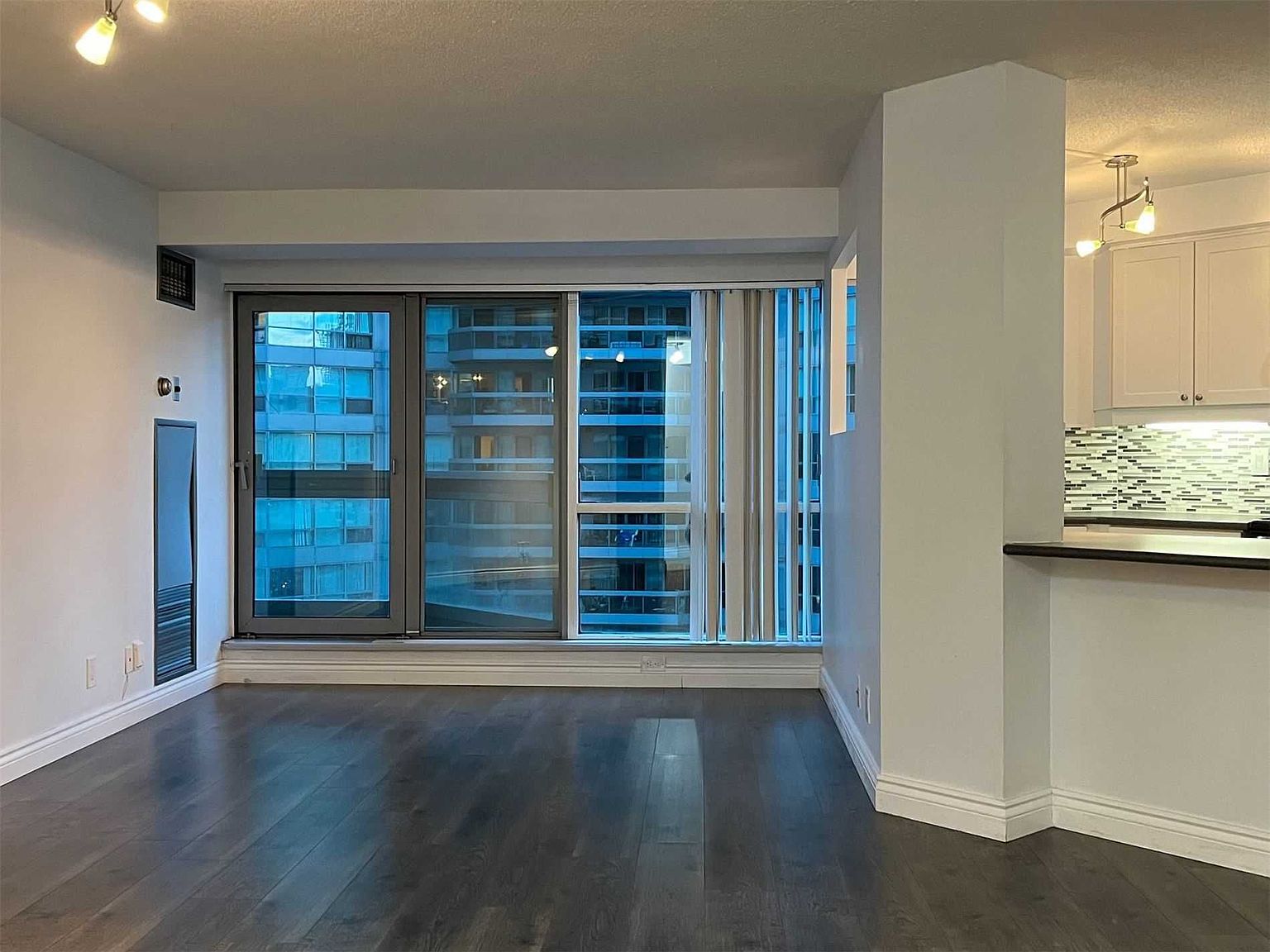 10 Yonge St #1701, Toronto, ON M5E 1R4 | Zillow