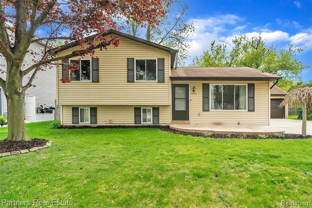 2465 Ruth Dr, Fenton, MI 48430 | Zillow