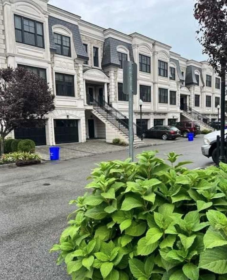 14 Marquis Ct #14, Edgewater, NJ 07020 | Zillow