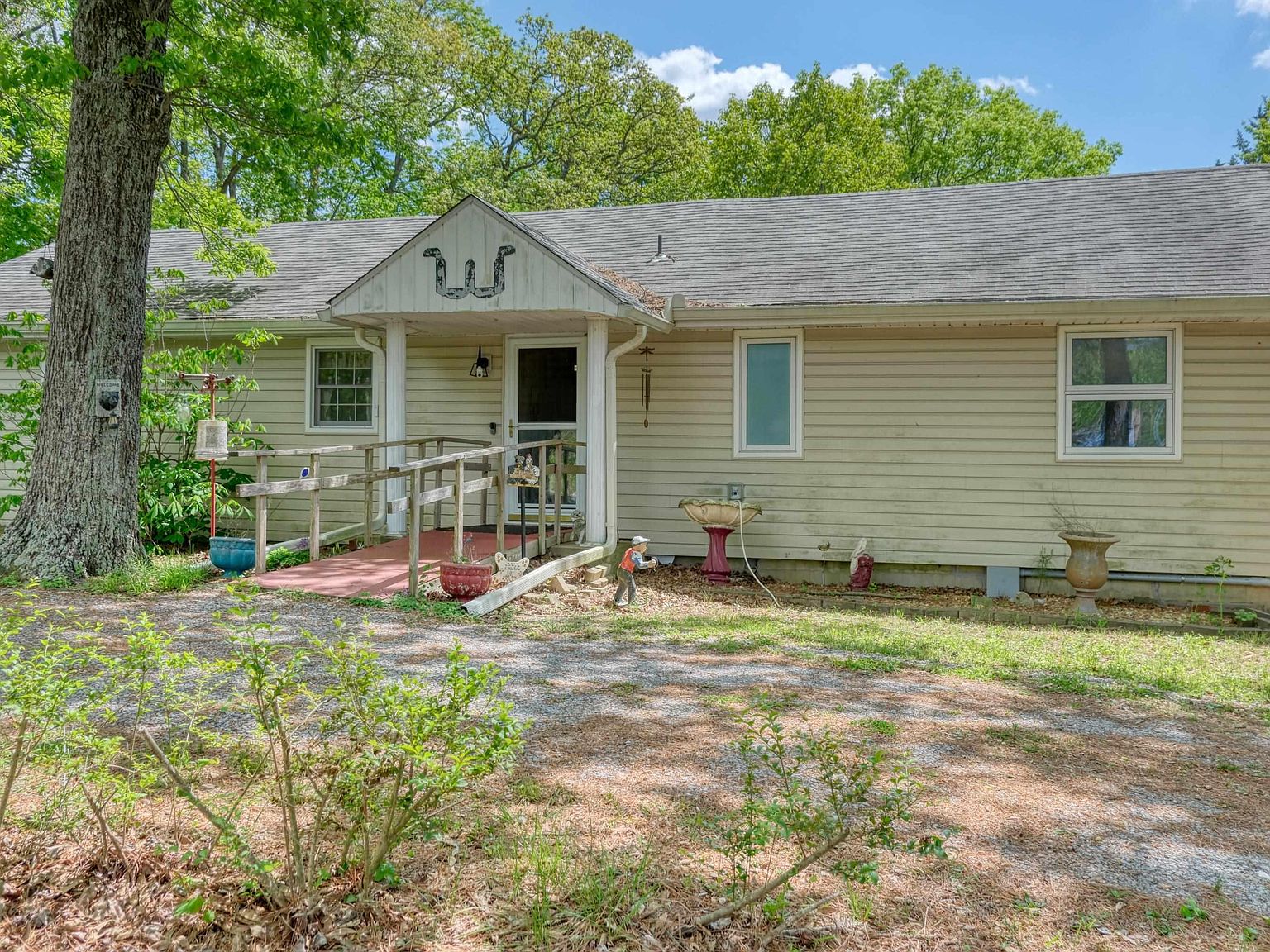 19365 Corinth Rd, Pittsburg, IL 62974 | Zillow