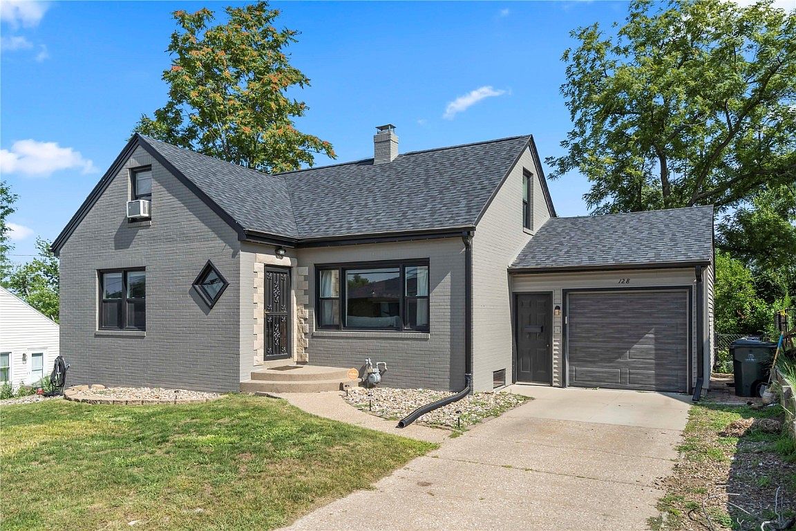 128 Hawthorne Dr SW, Cedar Rapids, IA 52404 | Zillow