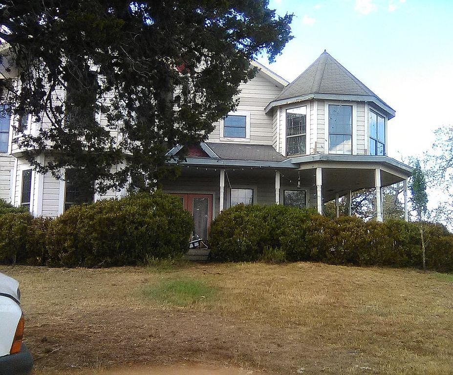 21763 E Interstate Highway 10, Luling, TX 78648 | Zillow