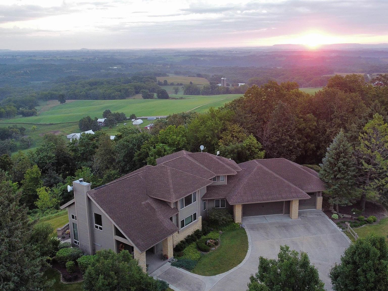 1 E Hoffman Rd, Elizabeth, IL 61028 | MLS #202206172 | Zillow