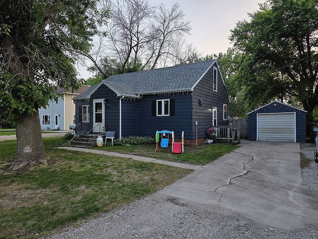 208 S 1st St, Thornton, IA 50479 | Zillow