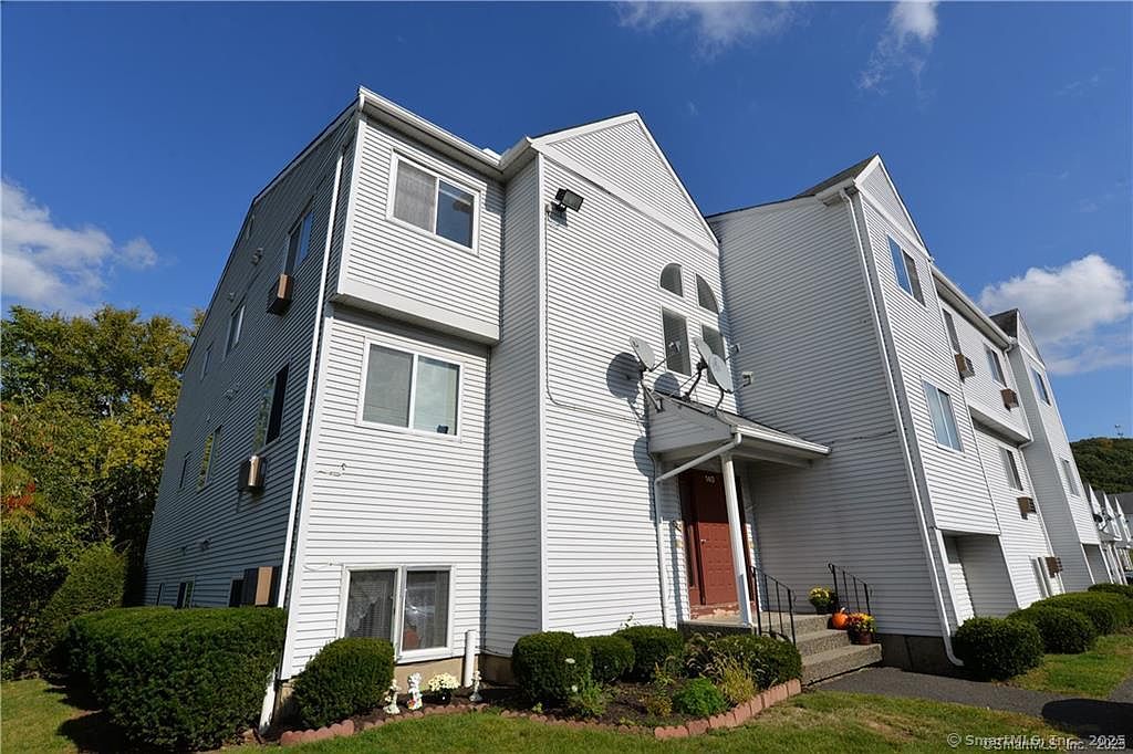 140 Hamden Ave APT C, Waterbury, CT 06704 | Zillow