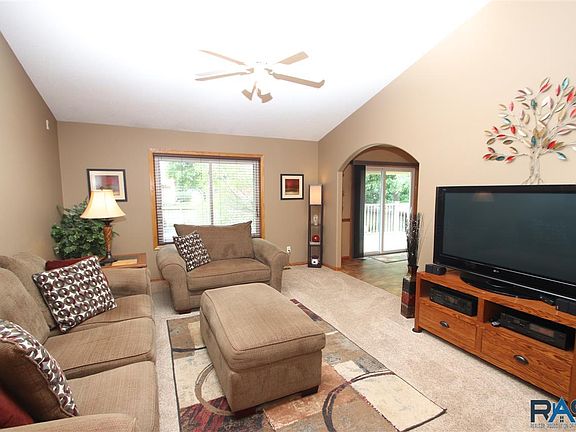 1409 E 62nd St, Sioux Falls, SD 57108 | Zillow
