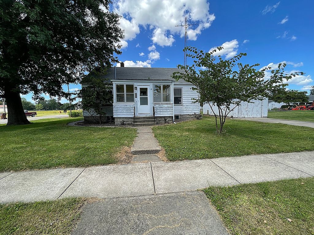 304 N Monroe St, Harvel, IL 62538 | Zillow