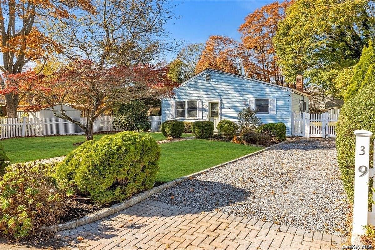 39 Kay Road, Calverton, NY 11933 | Zillow