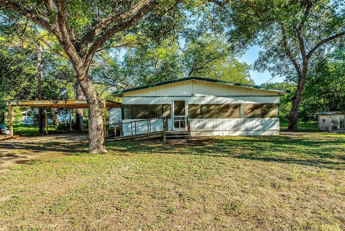 208 W Mill St, Rising Star, TX 76471 | Zillow