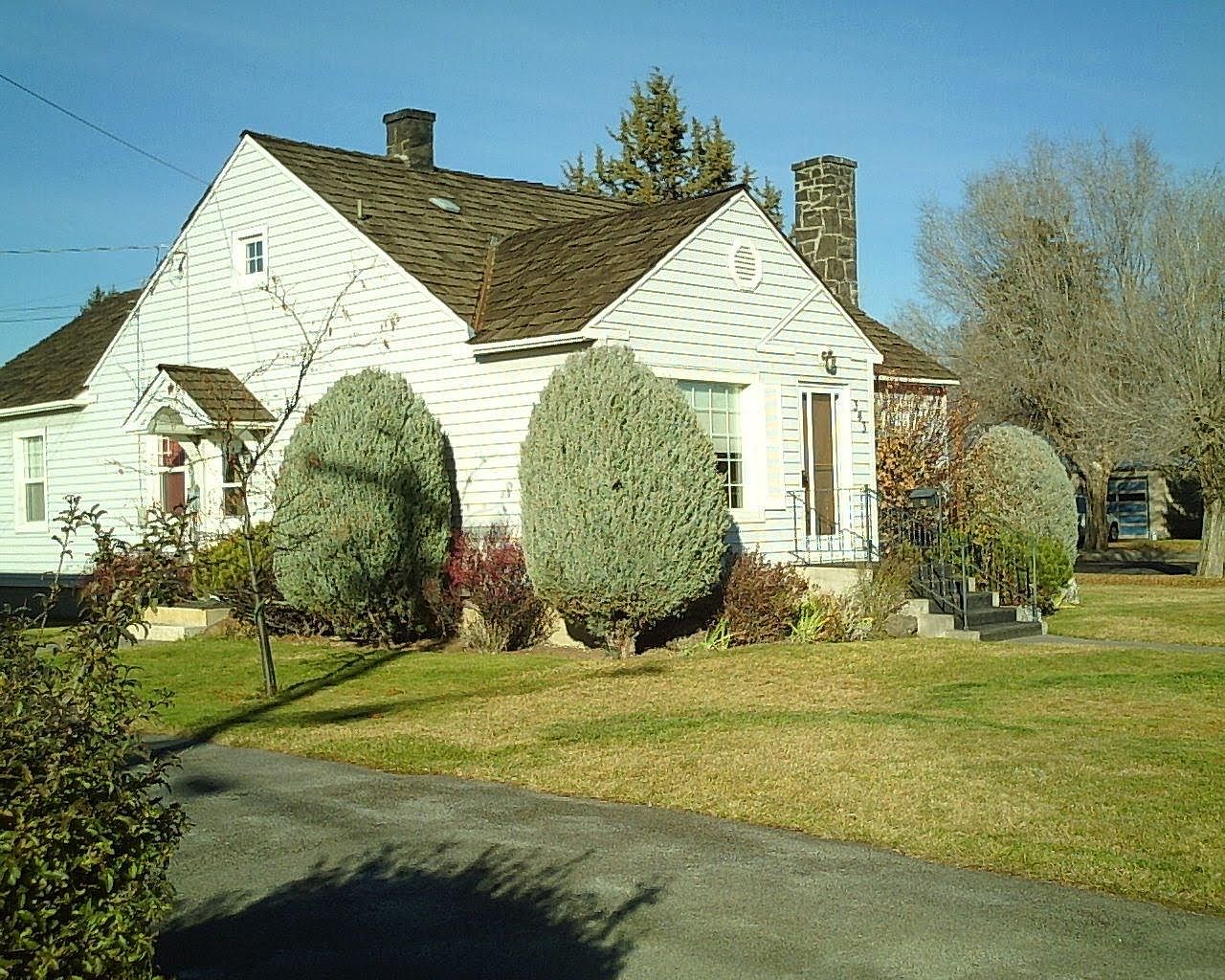 343 NW 9th St, Redmond, OR 97756 | Zillow