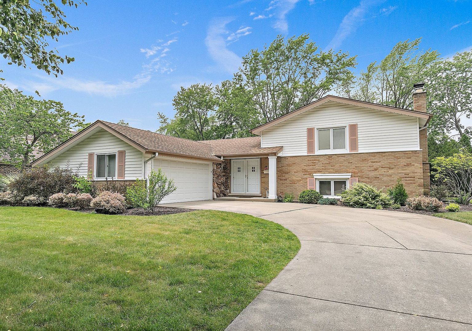 3043 N Huntington Dr, Arlington Heights, IL 60004 | MLS #11852340 | Zillow