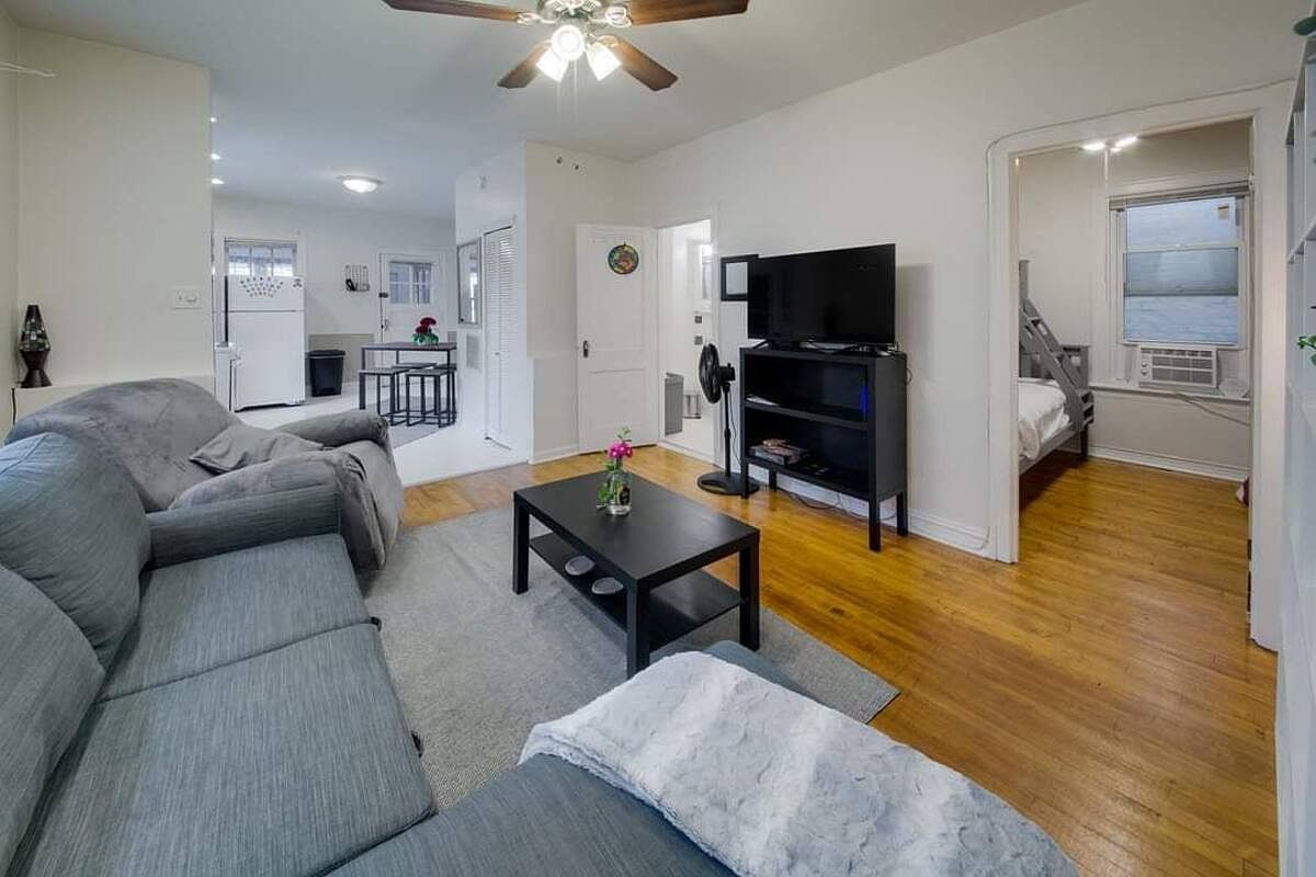 2918 S Haynes Ct UNIT 2R, Chicago, IL 60608 | Zillow