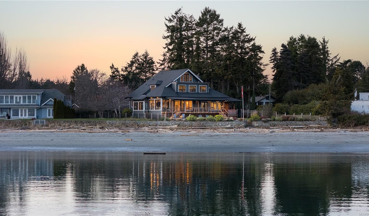 3905 A Cadboro Bay Rd, Saanich, BC V8N 4G3 | MLS #989823 | Zillow