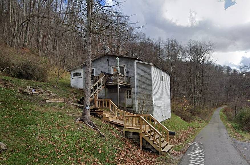 222 Johnson St, Richwood, WV 26261 | Zillow