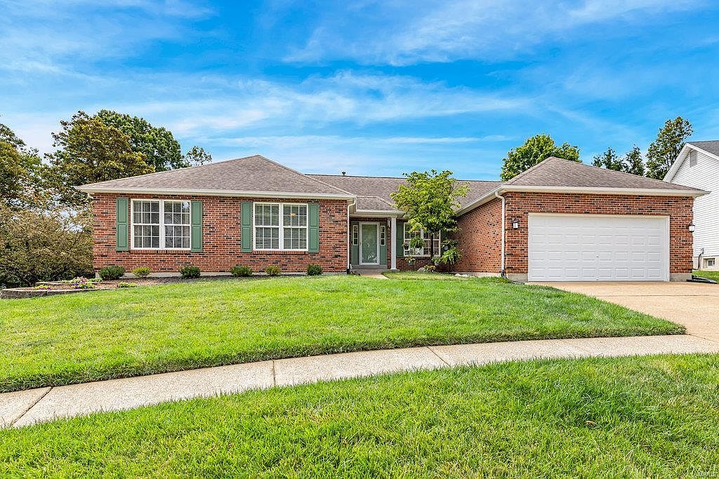 358 Harbour Pointe Dr, Grover, MO 63040 | Zillow