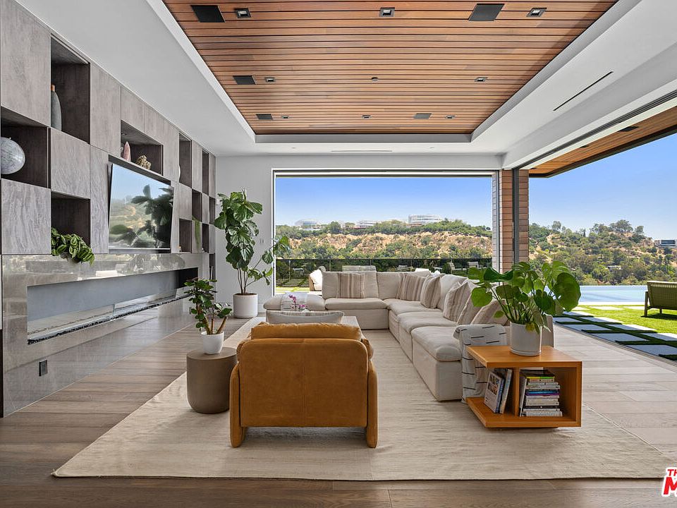 950 Kenfield Ave, Los Angeles, CA 90049 | MLS #22-174153 | Zillow