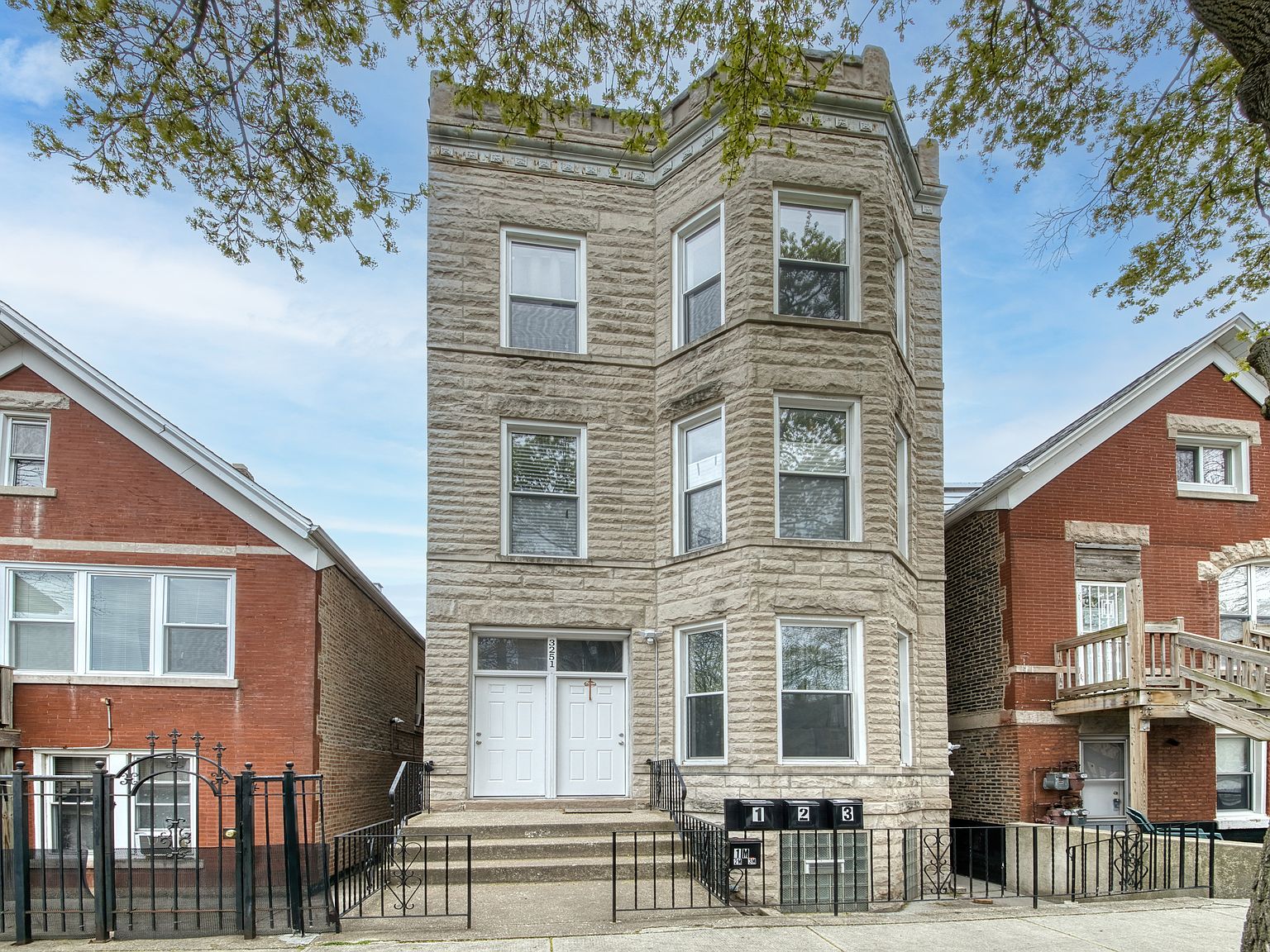3251 S Lowe Ave #1R, Chicago, IL 60616 | Zillow